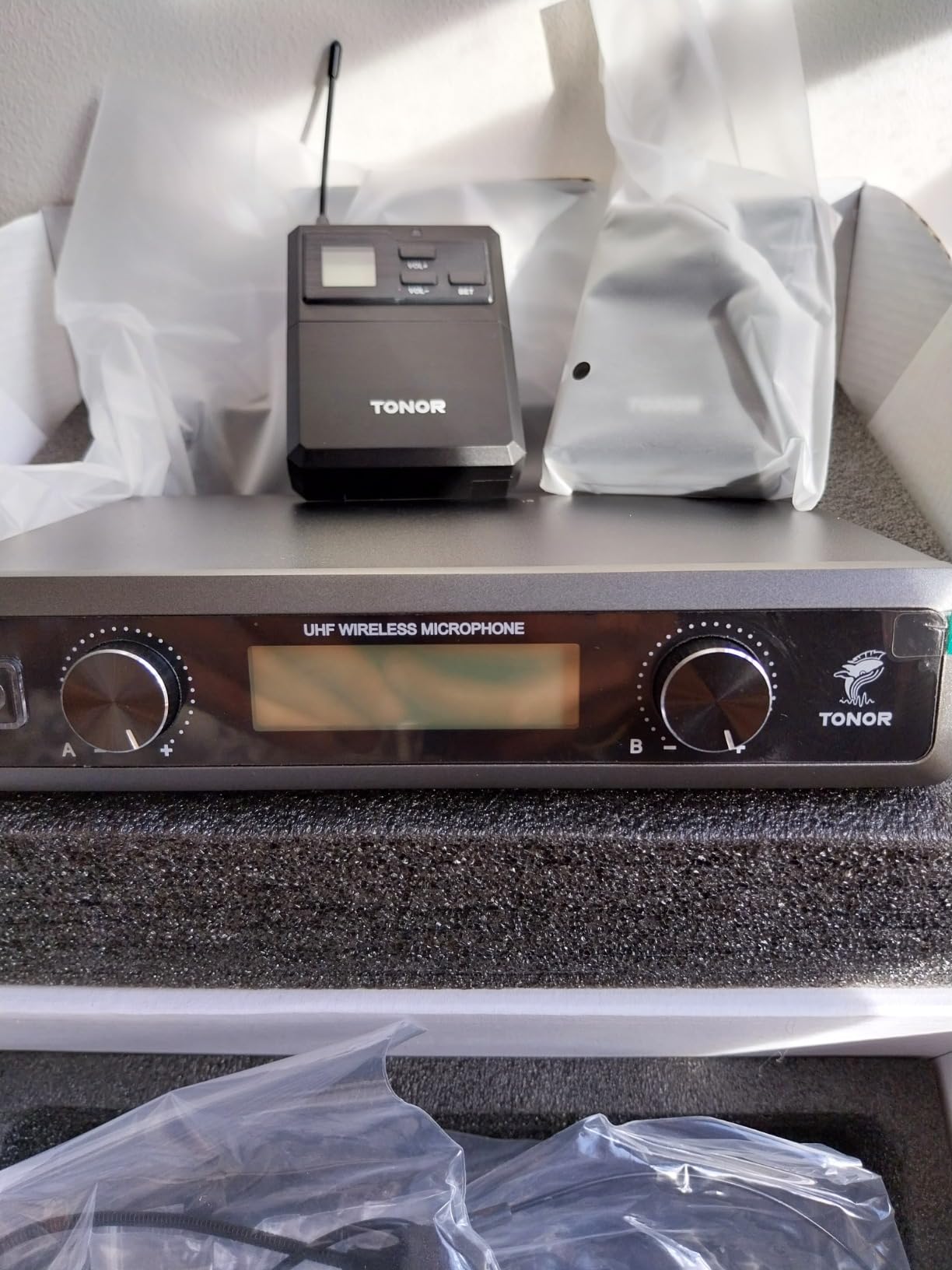 TONOR Système de Micro sans Fil, avec Microphone de Poche/de Casque ...