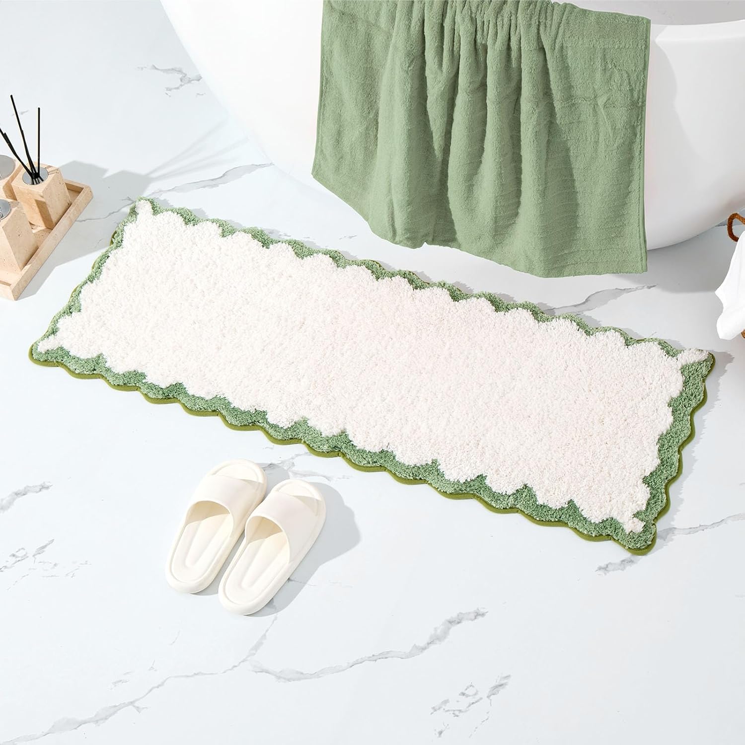 Amazon.com: ORTIGIA Long Cute Scalloped Bathroom Rugs Runner, Fun White ...