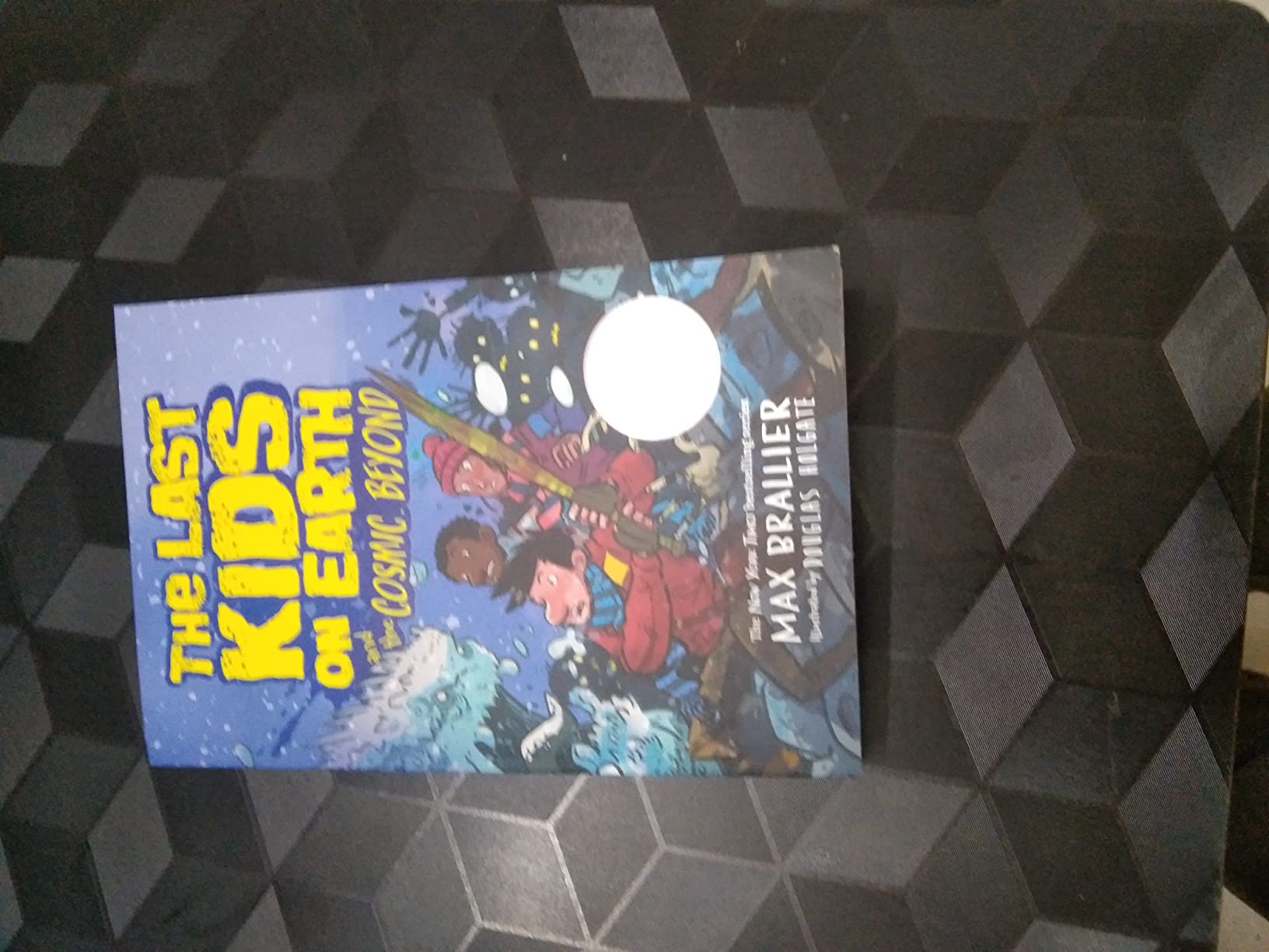 The Last Kids On Earth And The Cosmic Beyond : Max Brallier: Amazon.in ...