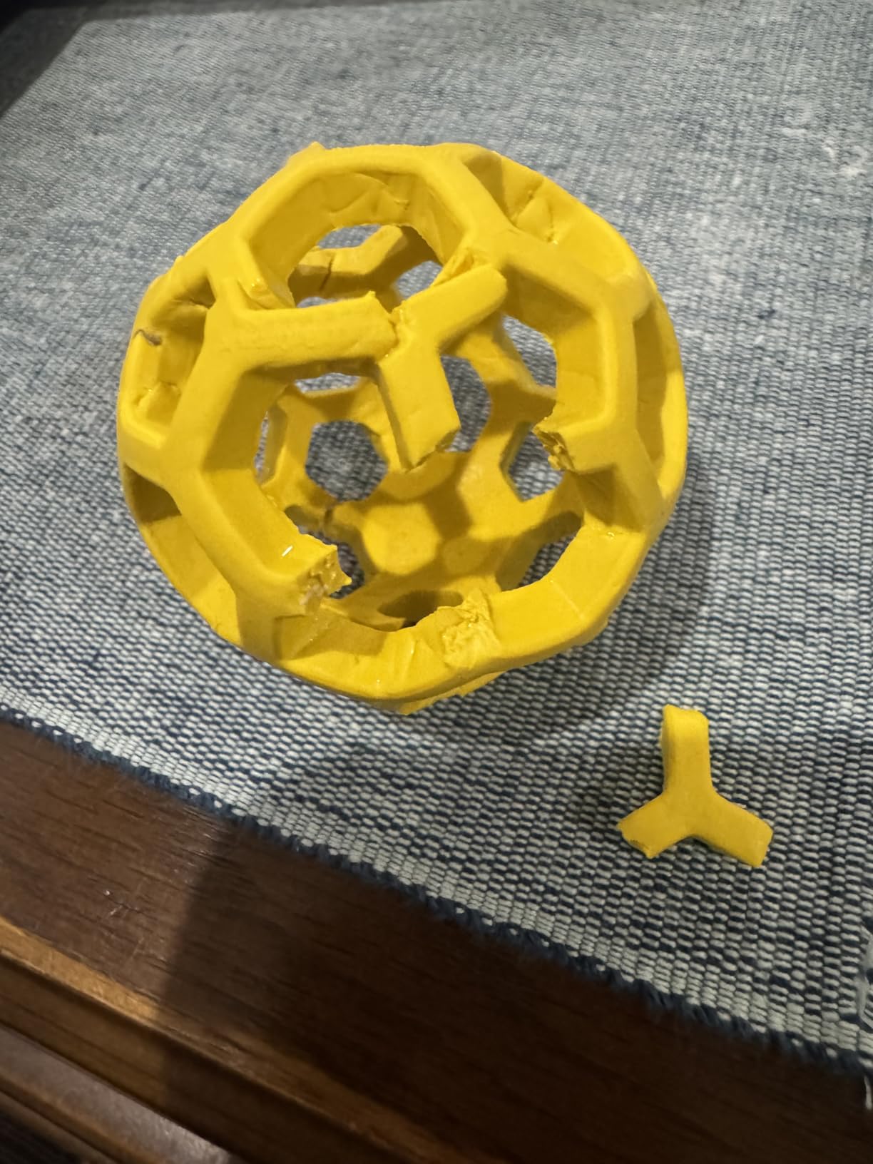 Amazon.co.jp: JW Pet Company Holey Roller Ball Dog Toy, Mini : Pet Supplies