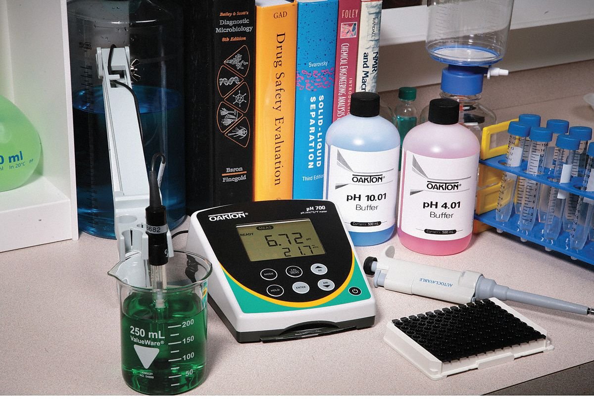 Oakton Instruments WD-35419-00 Series pH 700 Benchtop Meter, 110/220 ...