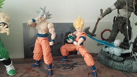 Amazon.com: Bandai Hobby Figure-Rise Standard Super Saiyan Son Goku ...