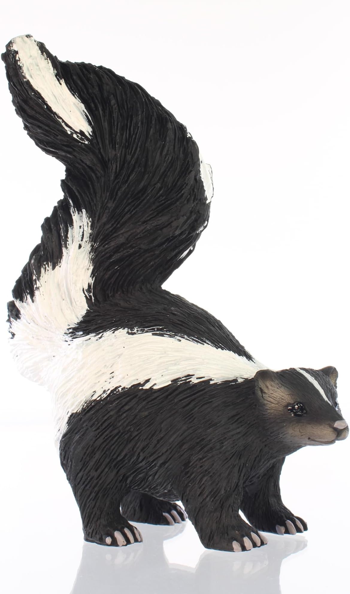 Amazon.com: Conversation Concepts Skunk Figurine : Home & Kitchen