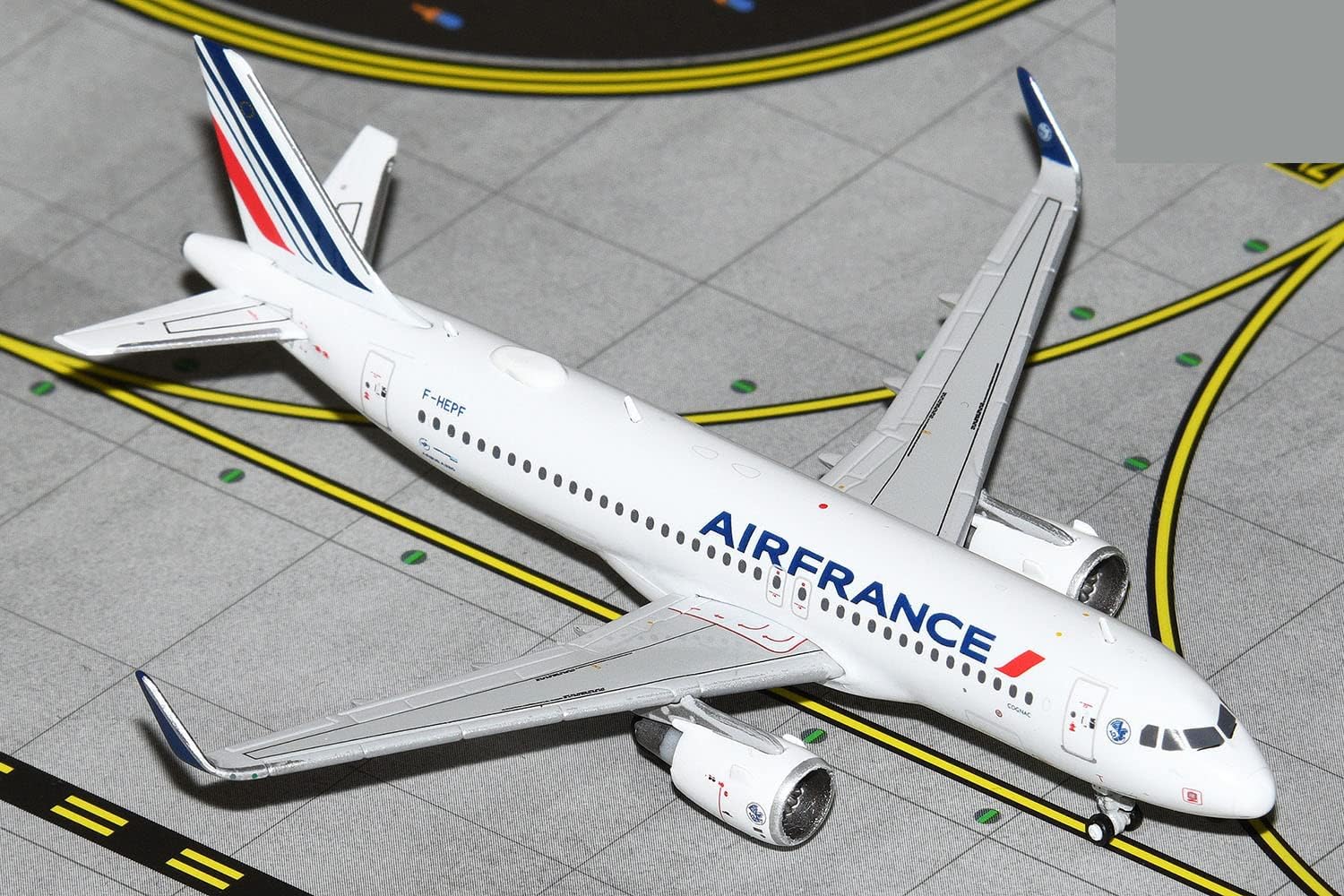 Amazon.com: GeminiJets GJAFR2179 Air France Airbus A320-200 G-HEPF ...