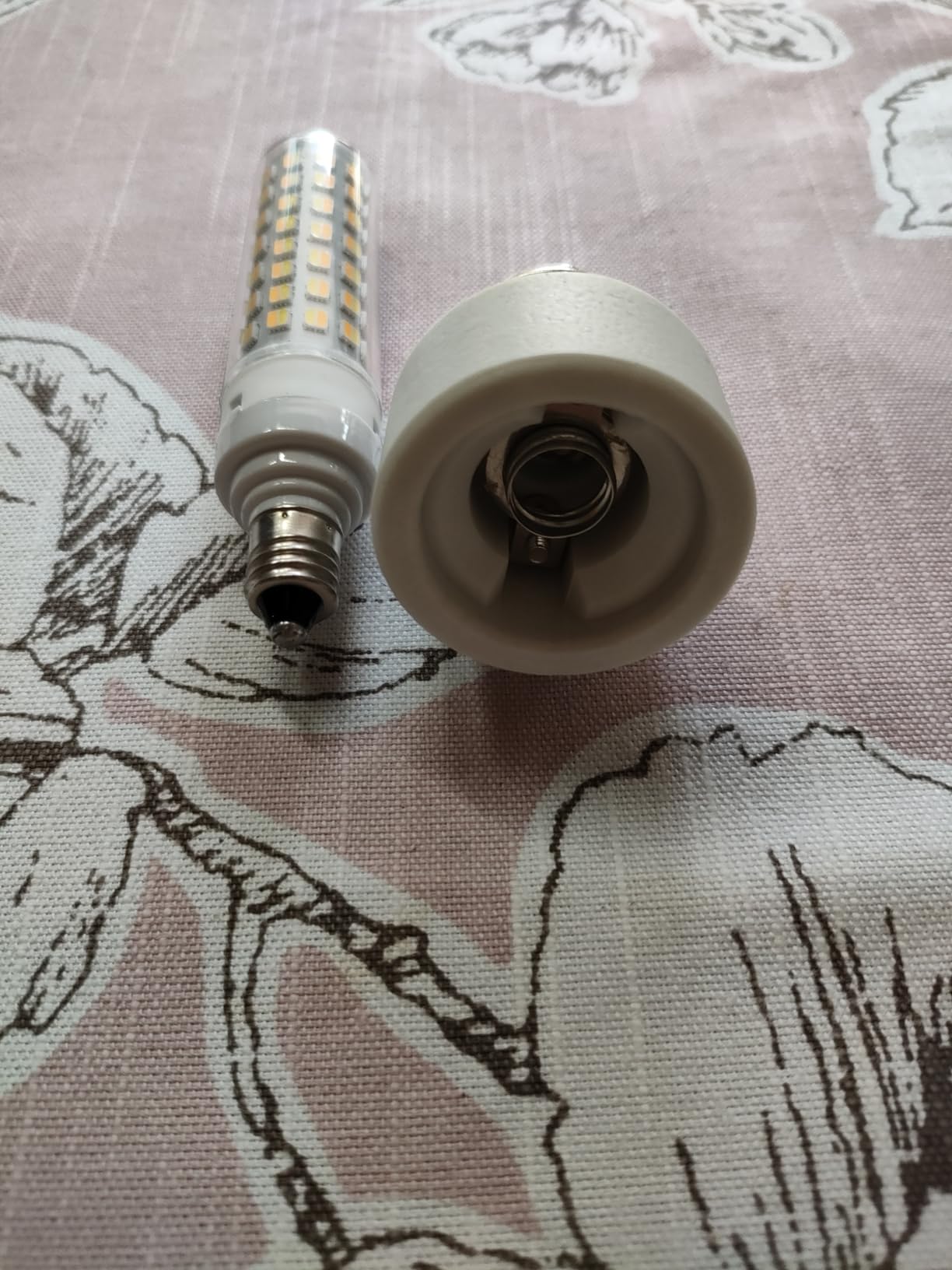 Amazon.co.jp: エルパ(ELPA) 口金変換アダプター 電球 ソケット 300V/6A E26⇒E11 B-2611H: ホーム＆キッチン