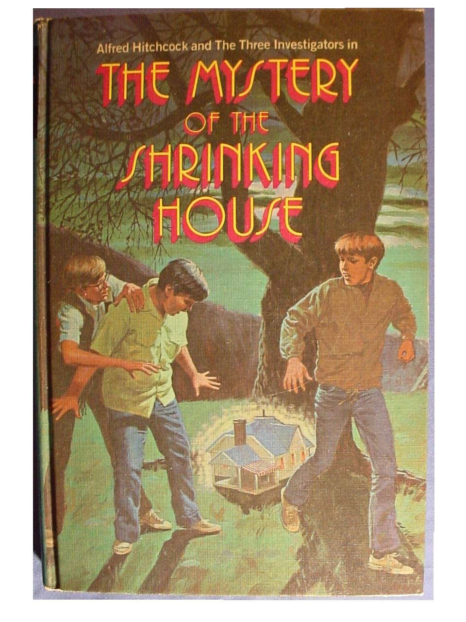 Mystery of the Shrinking House (Alfred Hitchcock Books): William Arden ...