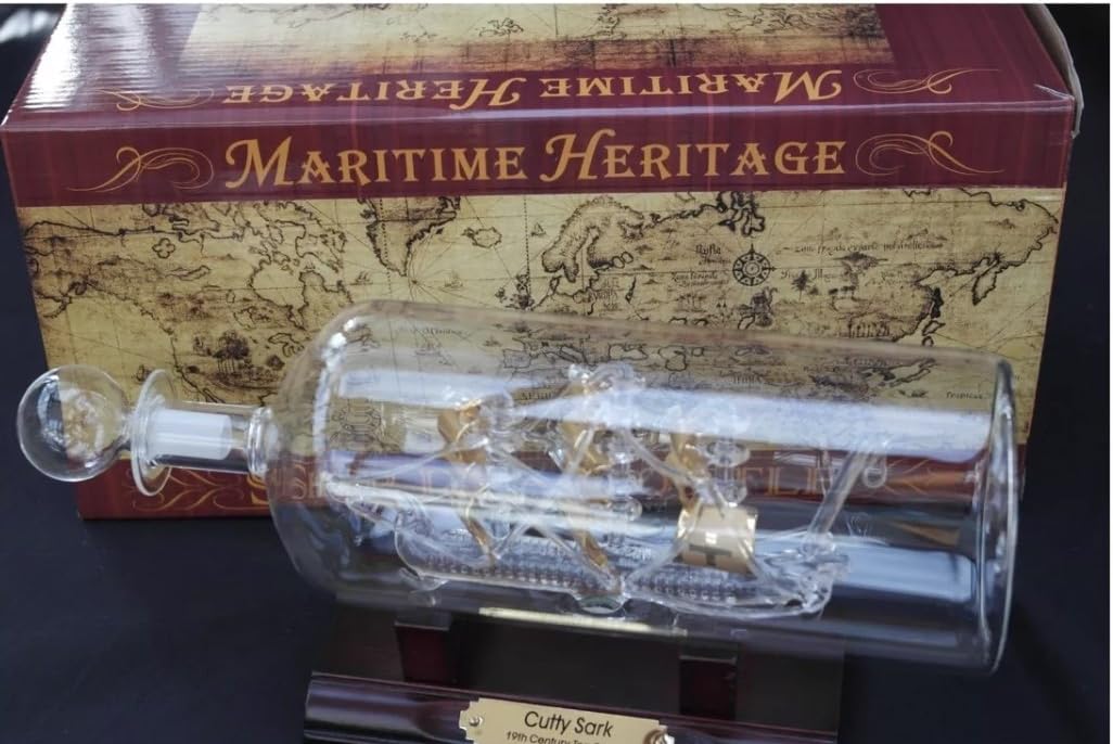 Stunning model of the Cutty Sark in a Glass Bottle : Amazon.co.uk: Toys ...