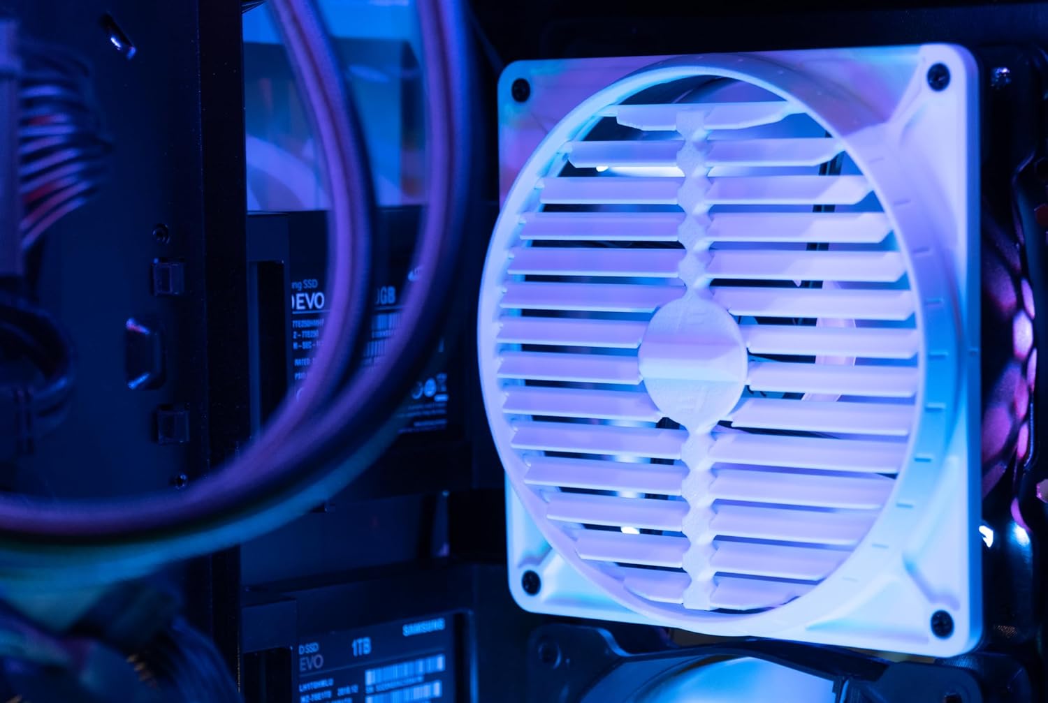 Amazon.com: Fan Fins - 120/140mm PC Fan Air Deflector | 360 Degree ...