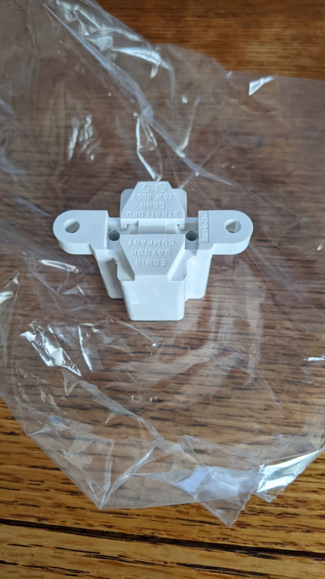 DABMAR LIGHTING P-SCT-PL9-VER Vertical PL 2-PIN 120V Socket - Amazon.com