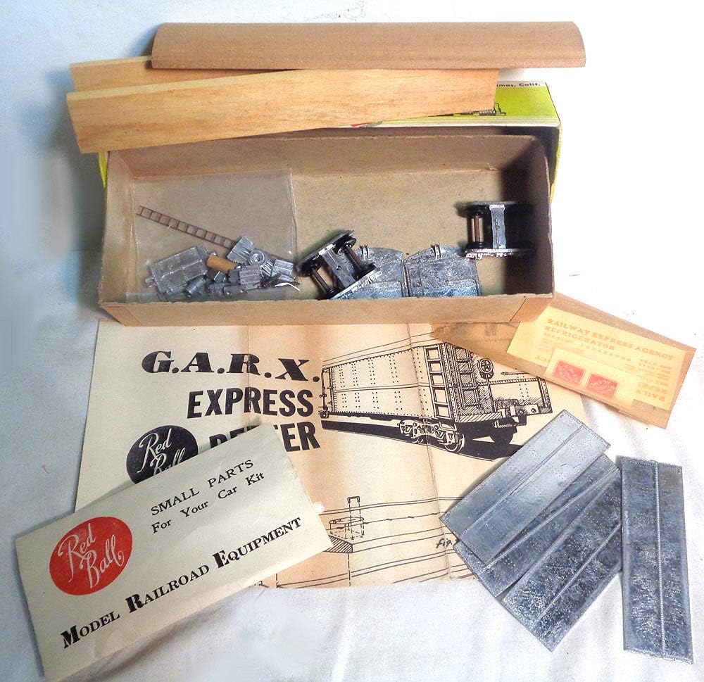 Amazon.com: Vintage Red Ball HO Scale Reefer Box Car Train Kit ...