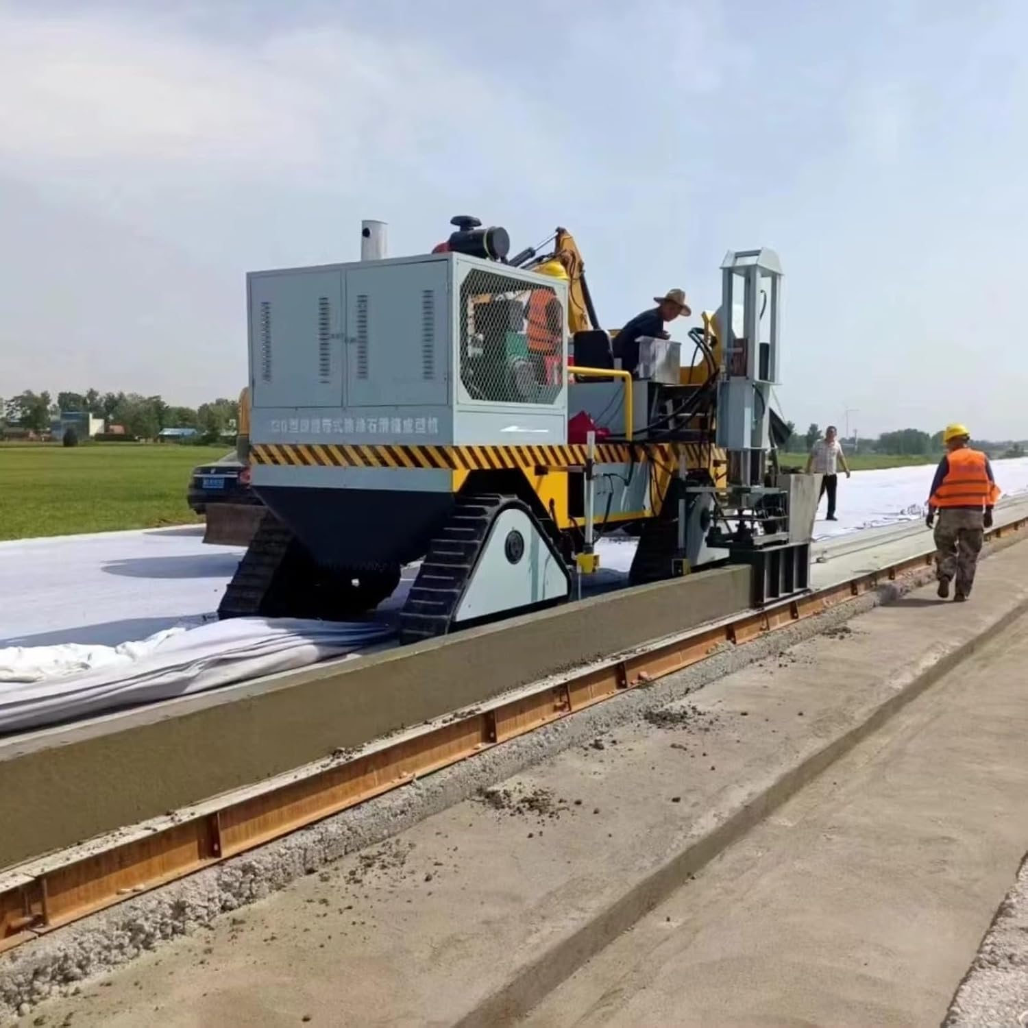 Amazon.com: Roadside Concrete Curb and Gutter Machine – Efficient ...