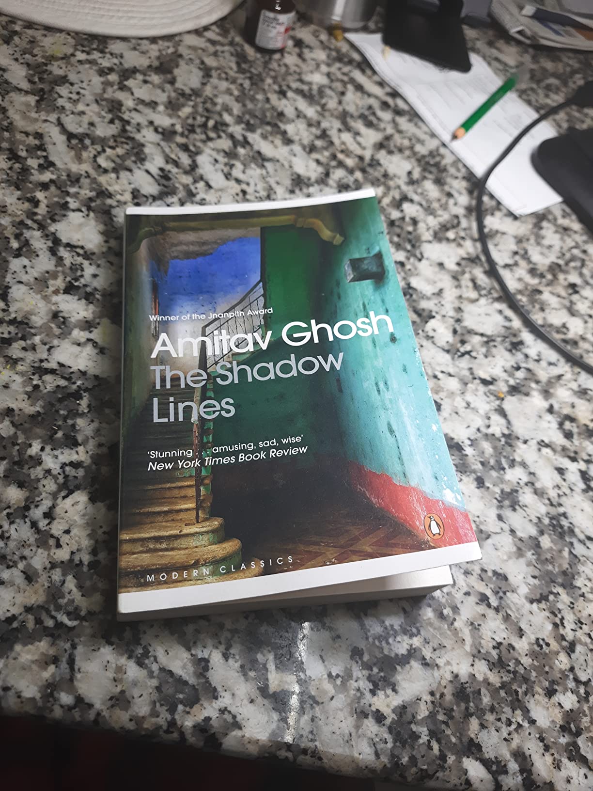 THE SHADOW LINES [ OXFORD Publications ] : AMITAV GHOSH: Amazon.in: Books