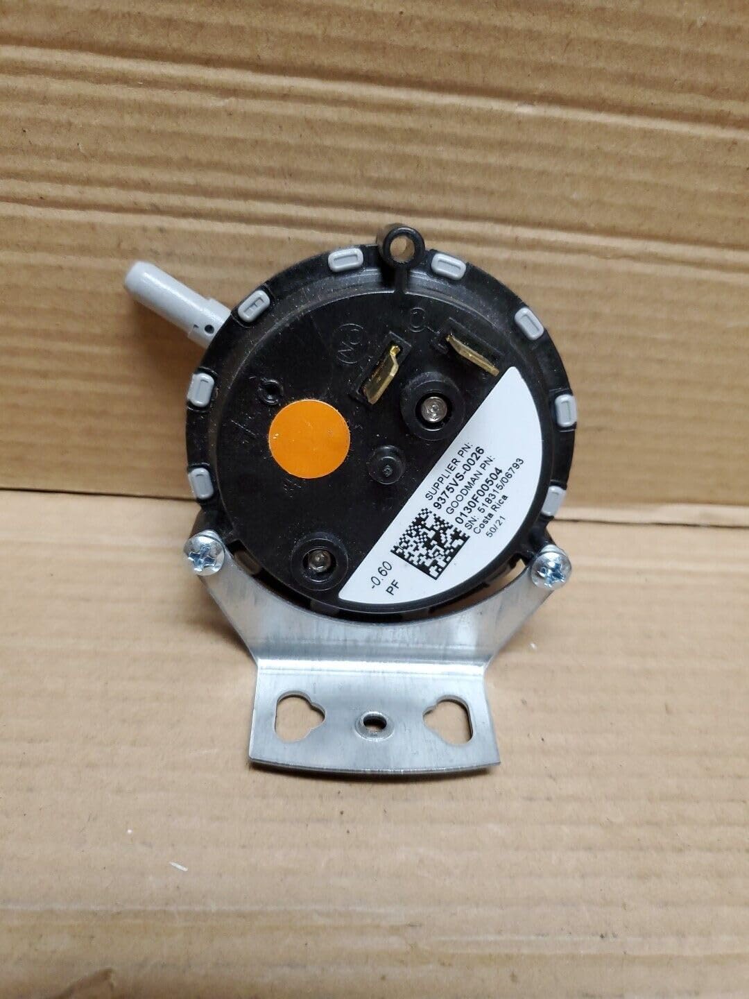 Amazon.com: Goodman 0130F00504 Air Pressure Switch (.60" WC) : Tools ...