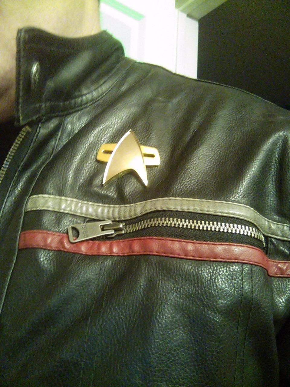 Amazon.com: QMx Star Trek: Voyager Communicator Badge : Clothing, Shoes ...