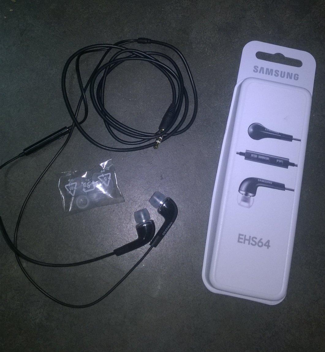 Samsung 3.5mm EHS64 Stereo Headset - Original OEM EHS64AVFBE : Amazon ...
