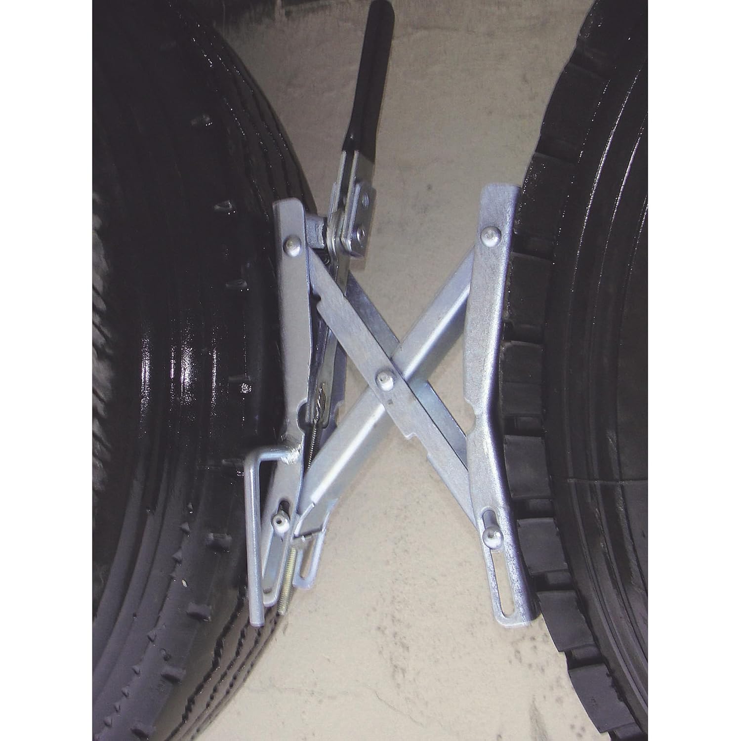 Ultra-Tow Tandem Wheel Chock/Lock - Pair : Ultra-Tow: Amazon.in: Car ...