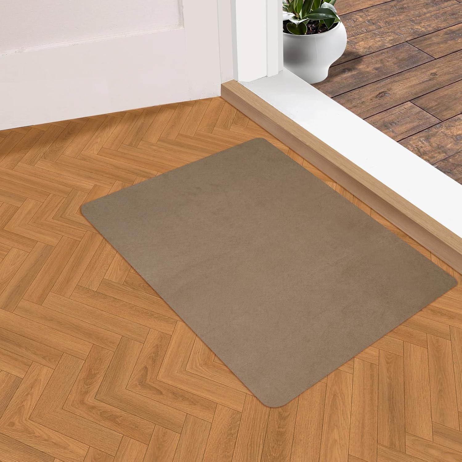 Amazon.com: YOFTLUJU 1/10 Inch Ultra Thin Door Mat, Brown 20x32 Non ...