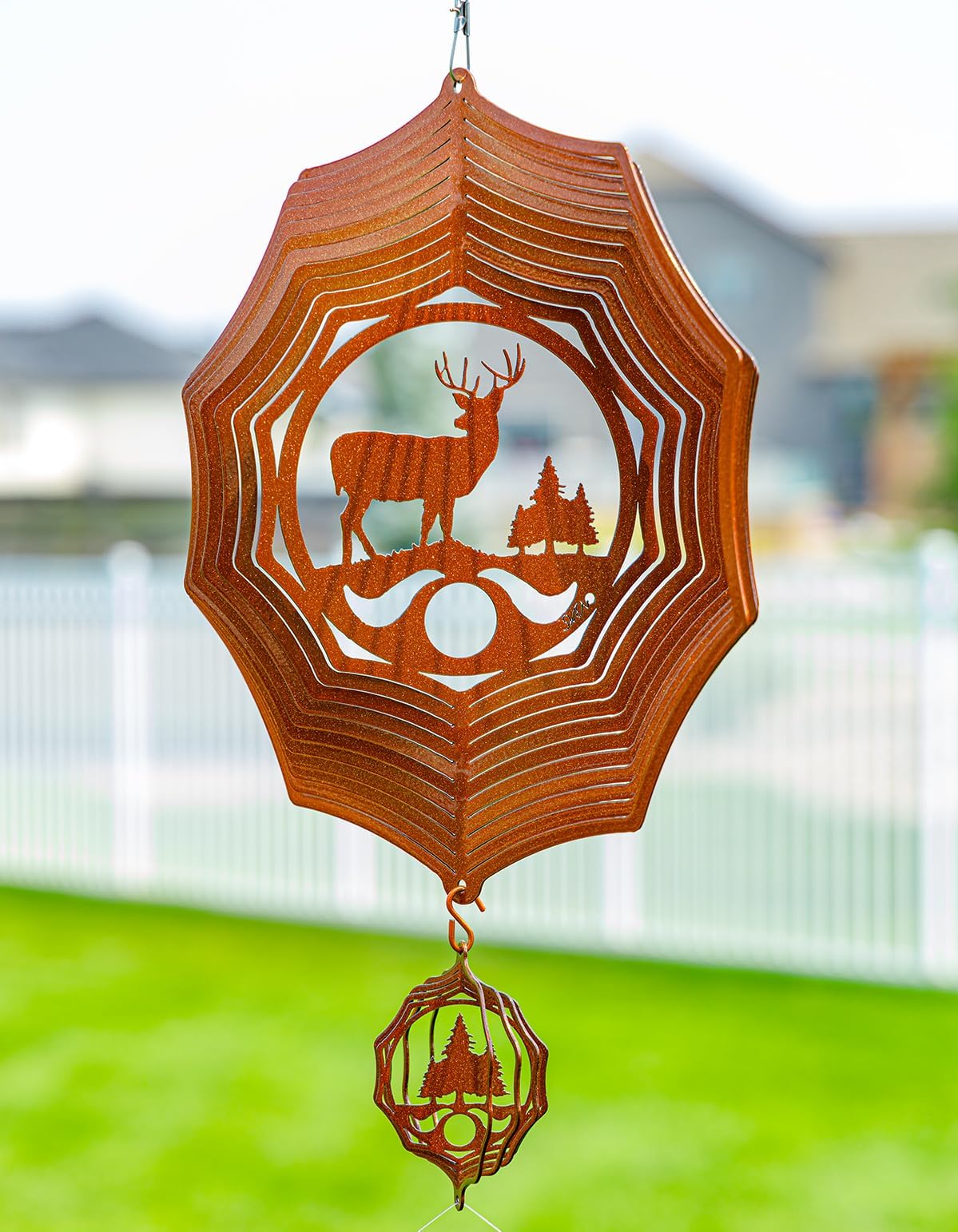 Amazon.com: SWEN Products Iowa Hawkeyes Swirly Metal Wind Spinner ...