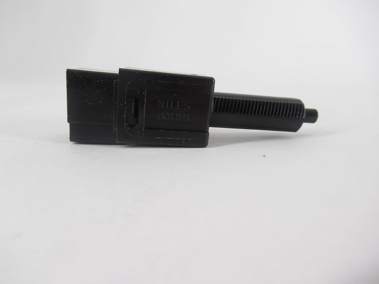 Amazon.co.jp: NISSAN 25320-4M40A Genuine Nissan Parts Stotsup Lamp ...