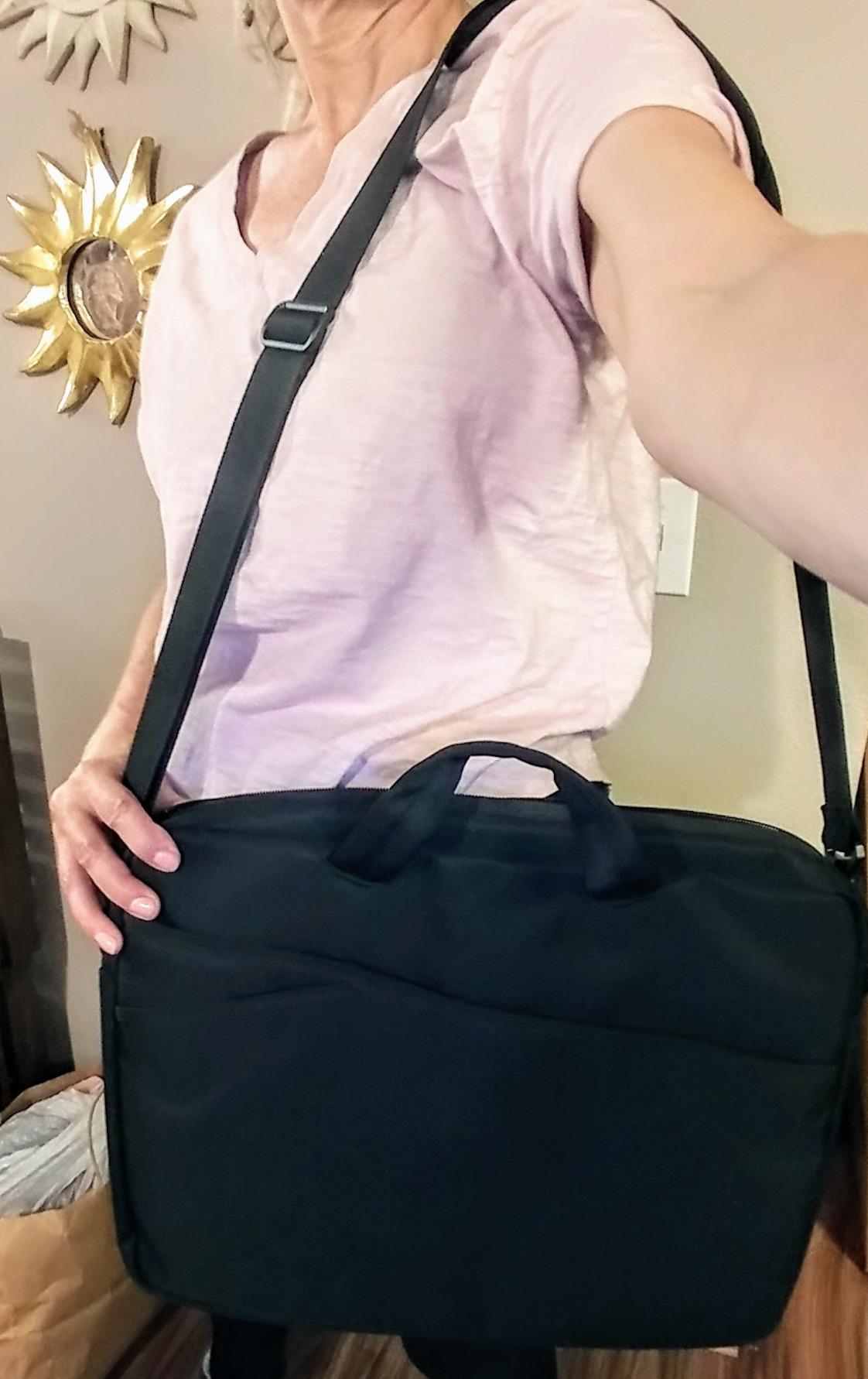 Amazon.com: Amazon Basics Business Laptop Case Bag - 17-Inch, Maroon ...