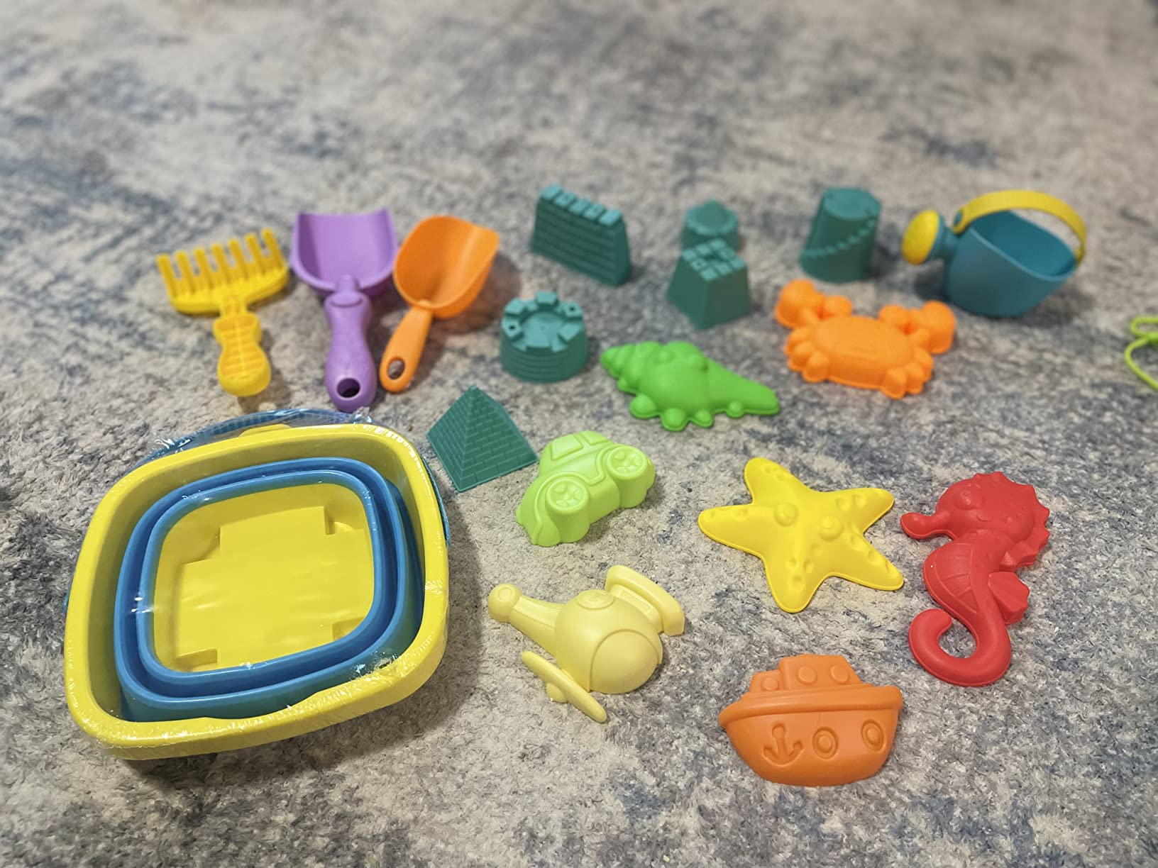 Beach Toy Sand Toy Set for Kids Silicone Foldable Sand Bucket with ...