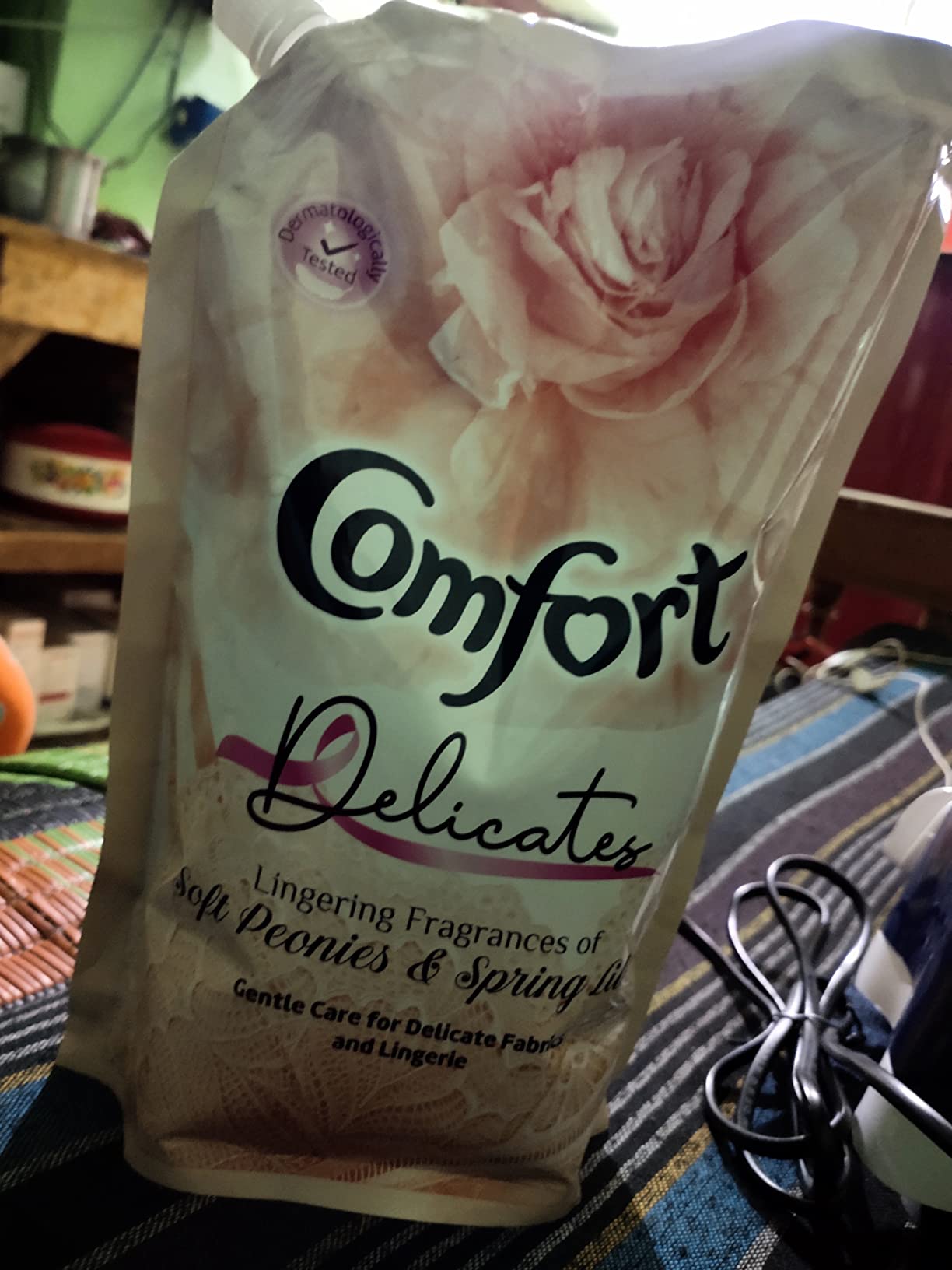 Comfort Delicates Fabric Conditioner, 1 ltr pouch, Gentle care for ...