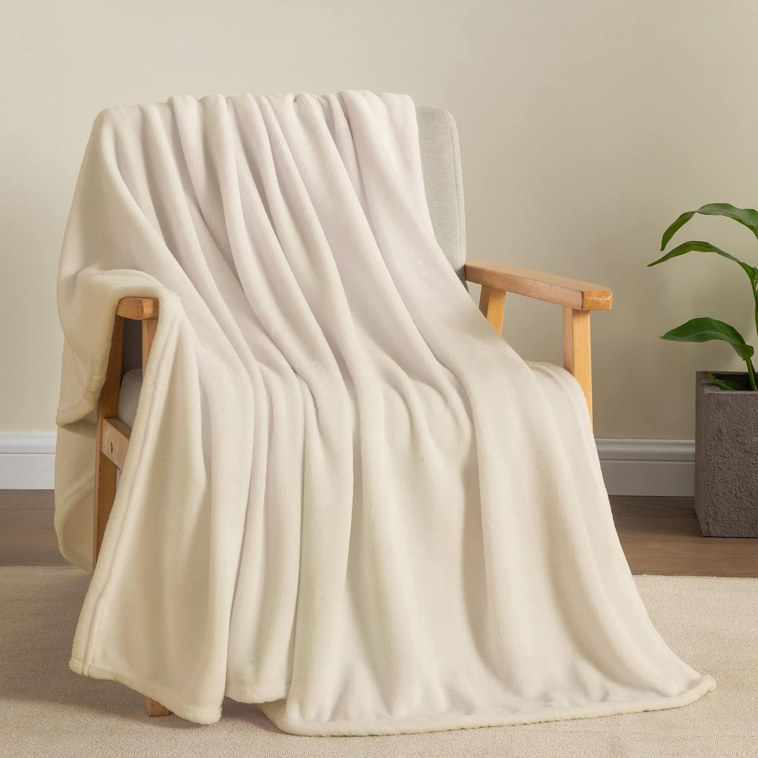 Amazon.com: BEDELITE Fleece Blanket Beige Throw Blankets for Couch ...
