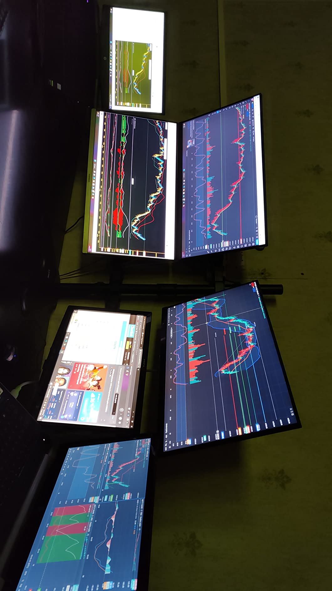JIN OFFICE Quad Monitor Stand With 13-32" Support| 8 kg Wt. Cap. Per ...