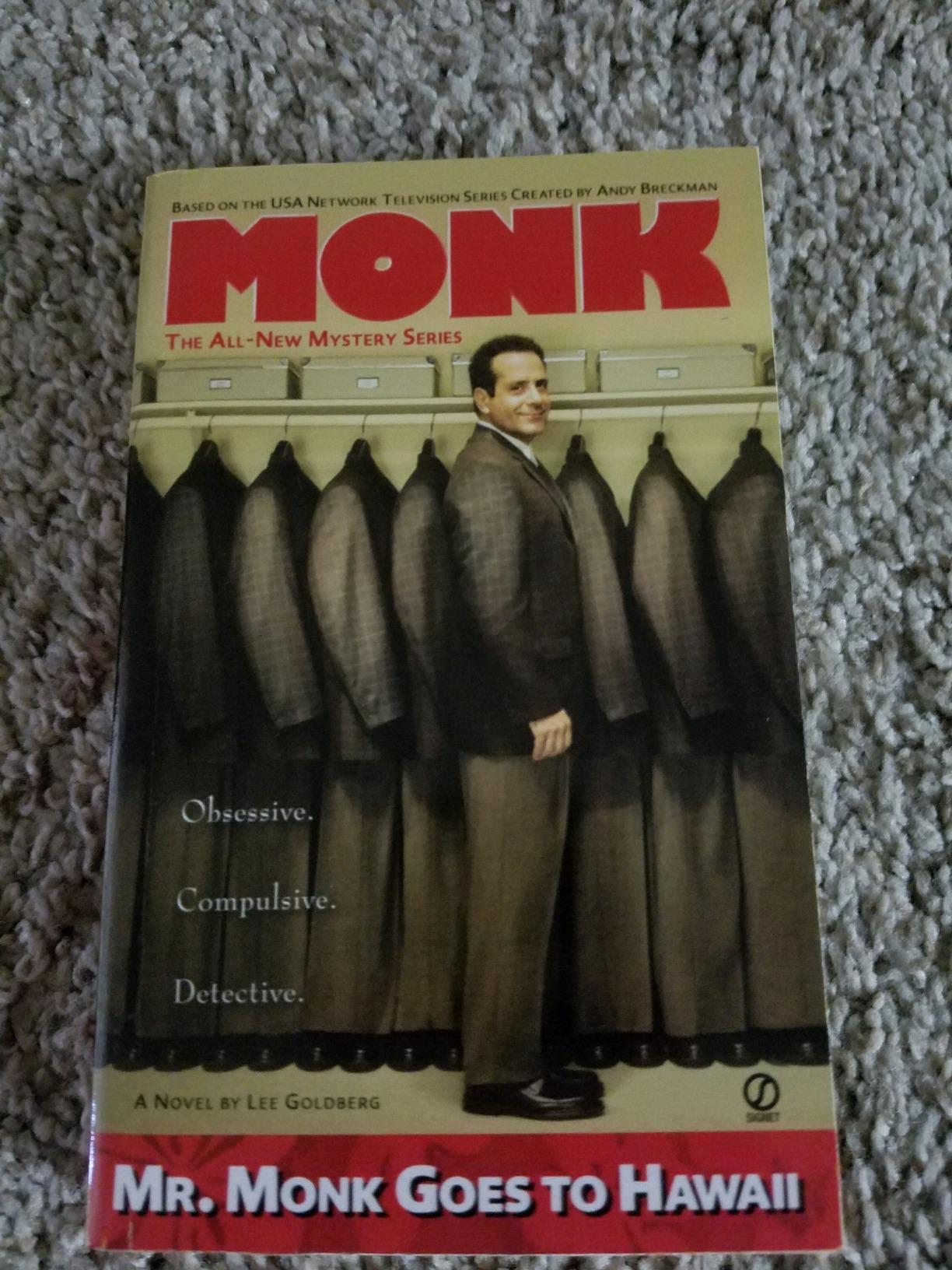 Amazon.com: Mr. Monk Goes to Hawaii: 9780451219008: Goldberg, Lee: Books