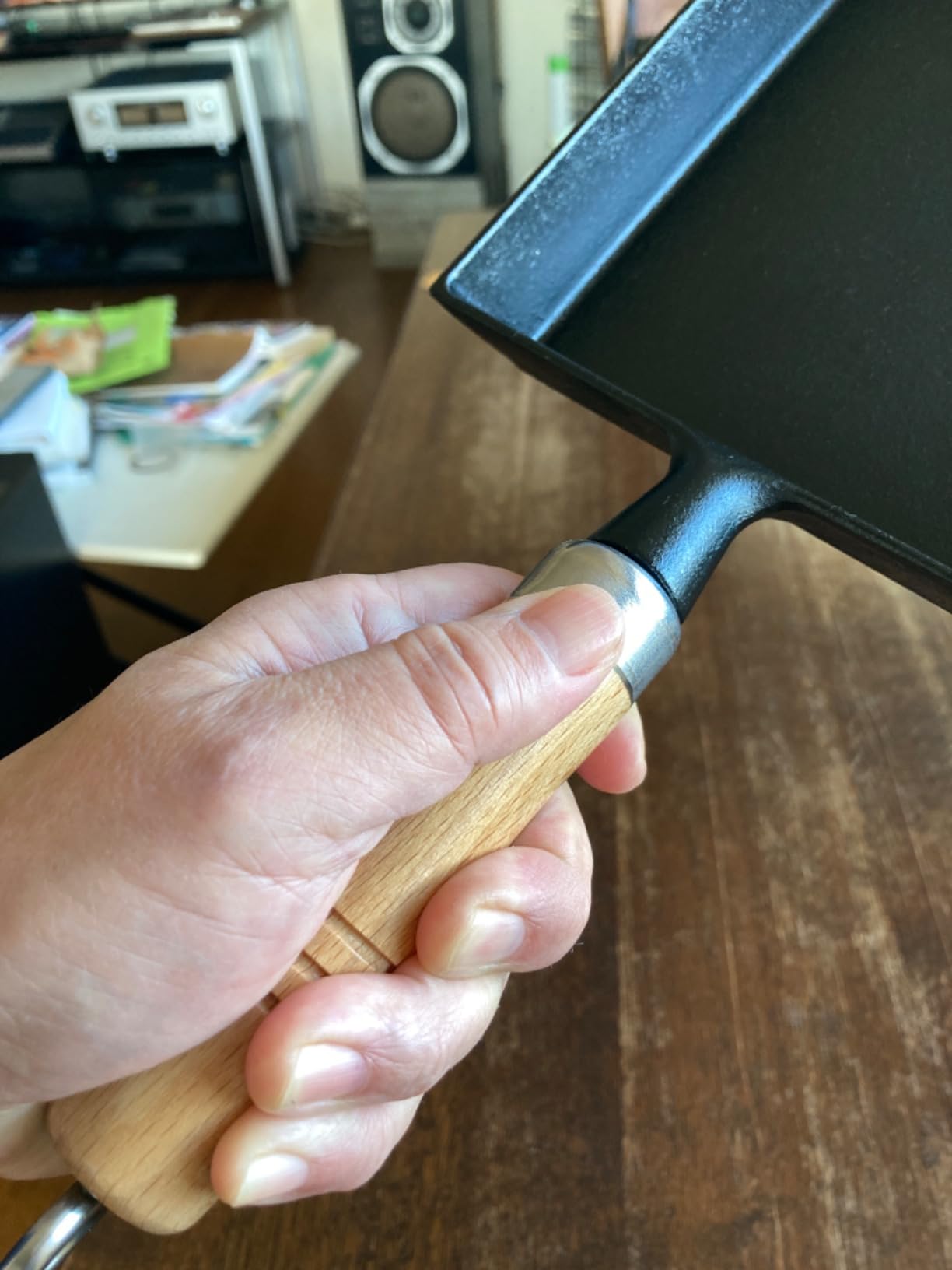 Amazon｜岩鋳 Iwachu 玉子焼(木柄付) 黒焼付 内寸18×15cm IH対応 南部鉄器 24017 黒｜玉子焼き器 オンライン通販