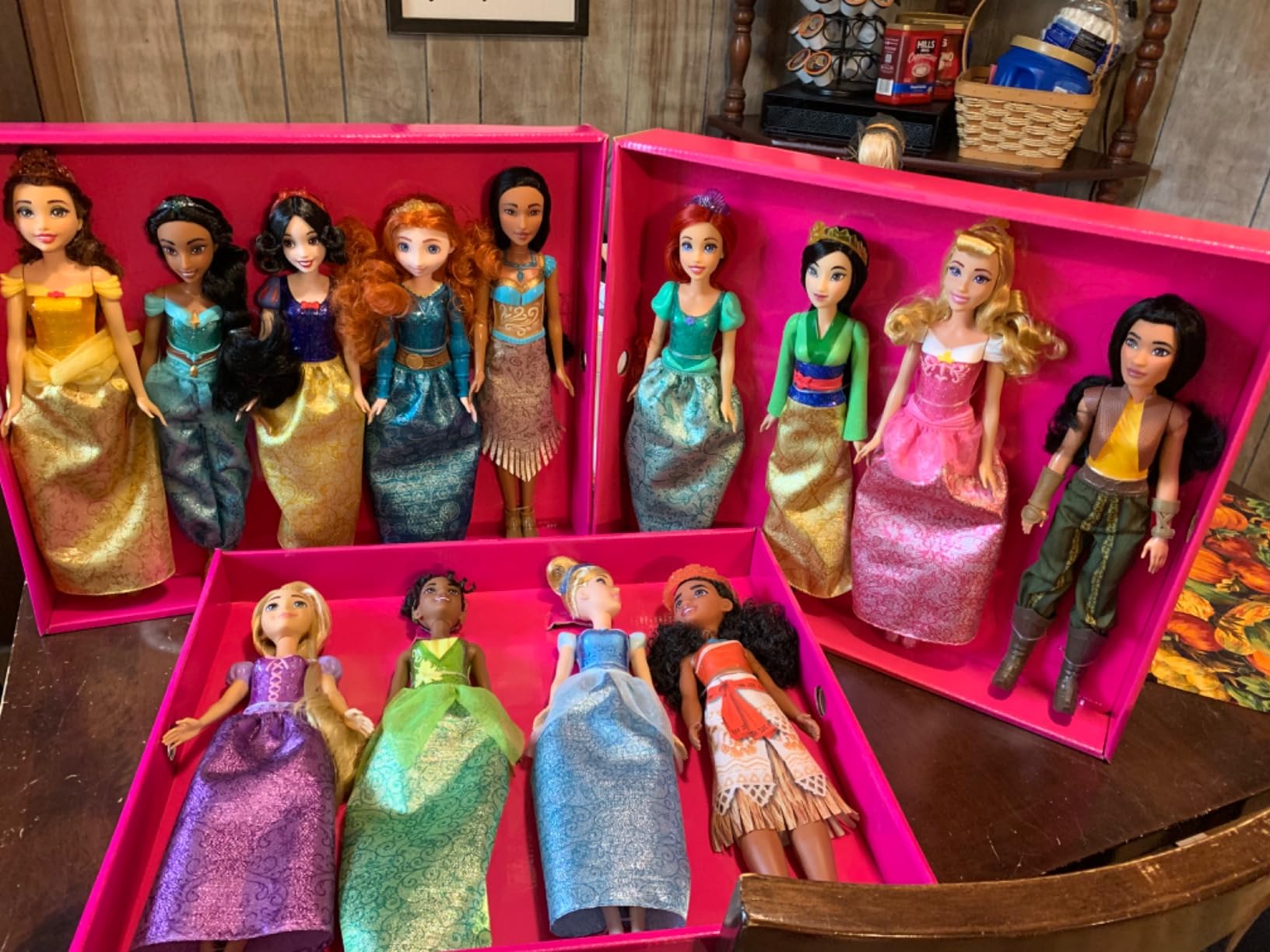 Amazon.com: Mattel Disney Princess Toys, Fashion Doll Set with 13 Dolls ...