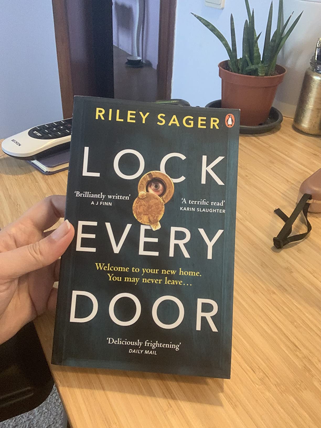 Lock Every Door: A Novel : Sager, Riley: Amazon.es: Libros