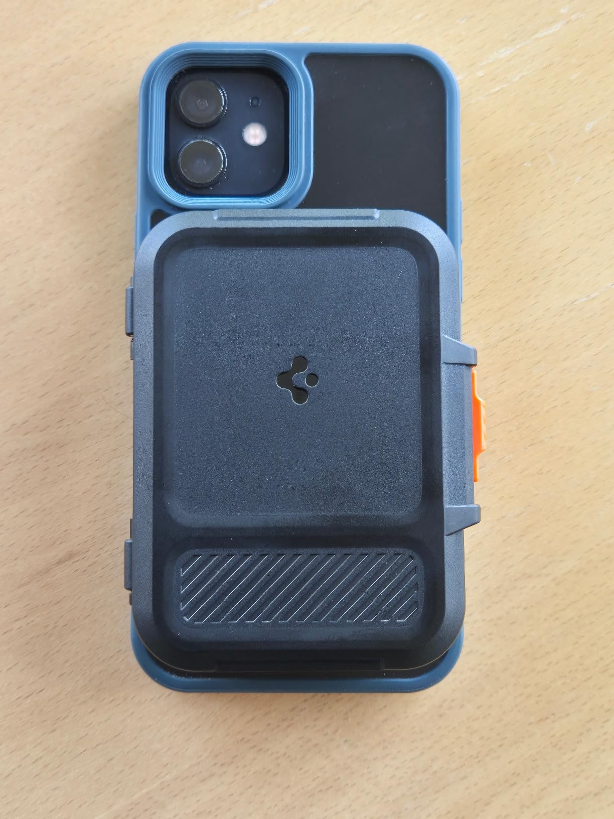 SPIGEN Lock Fit (MagFit) Magnetic Wallet Card Holder 6-Cards Designed ...