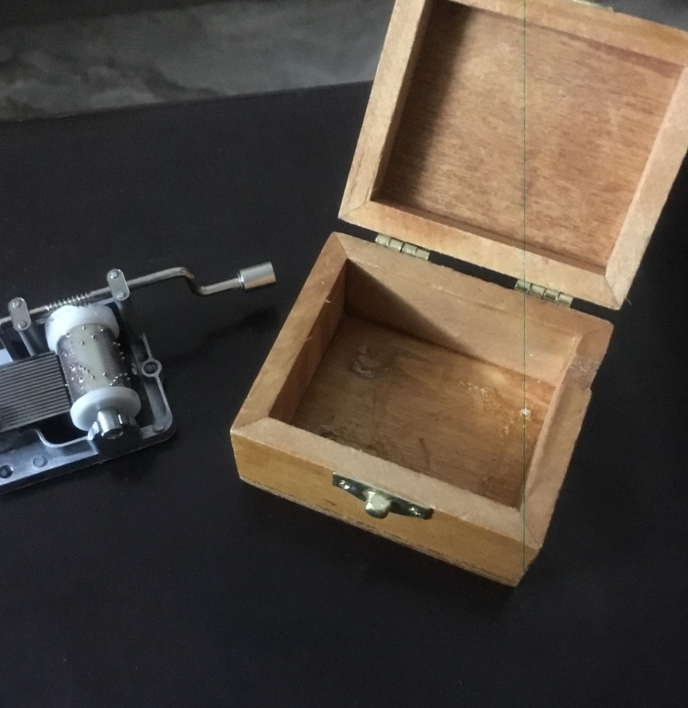 Tiny Scenery Wood Hand-Cranked Music Melody Box- Brown : Amazon.in ...