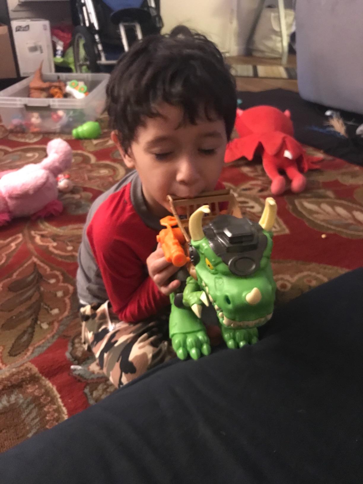 Amazon.com: The Grossery Gang™ Time Wars Chomp 'n' Chew Trash-O-Saur ...