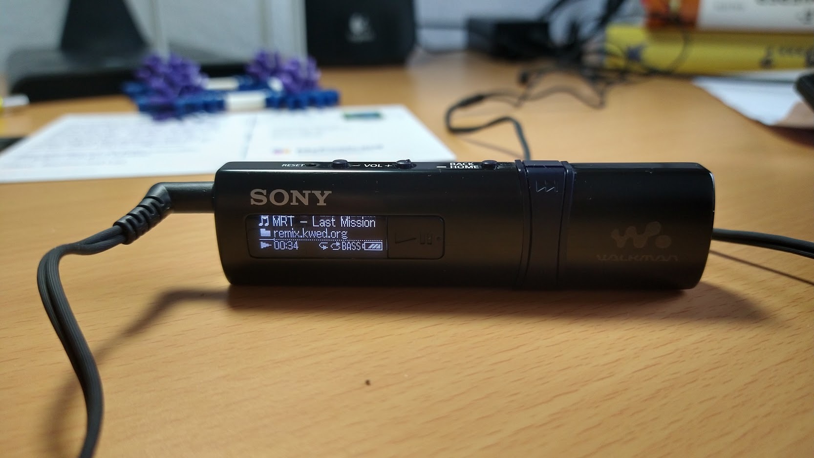 Sony NWZ-B183F Walkman (4GB Speicher, FM-Tuner, USB) schwarz : Amazon ...