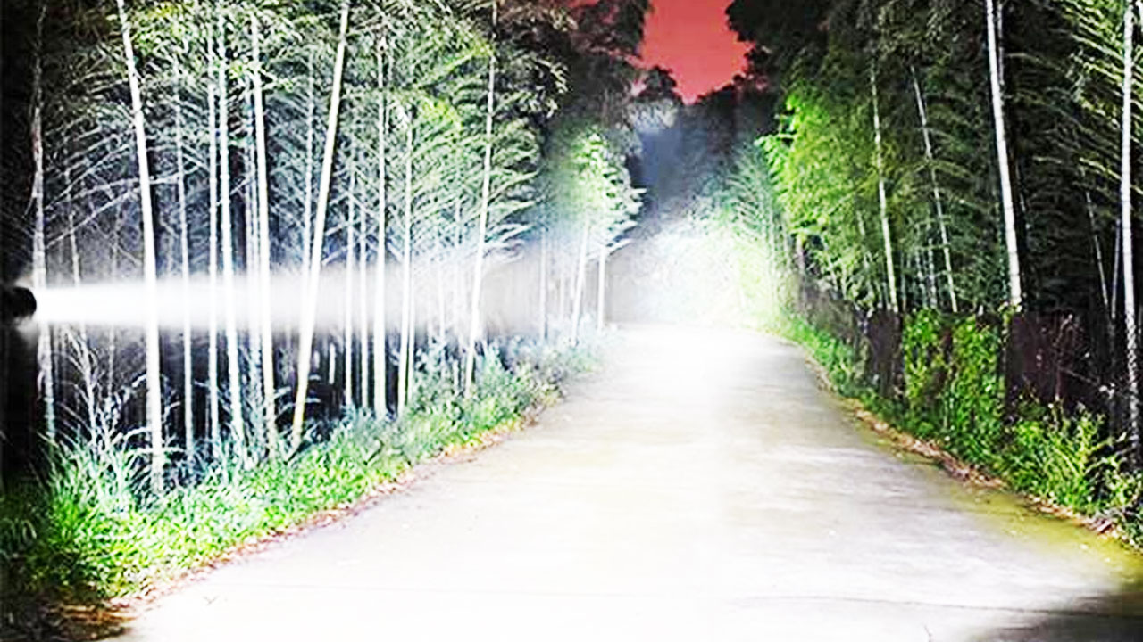 Watch Now VASTFIRE VA-C10 weapon light 1250 High Lumen 1 Mode EDC on ...