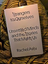 Amazon.com: Strangers to Ourselves: Unsettled Minds and the Stories That Make Us eBook : Aviv ...