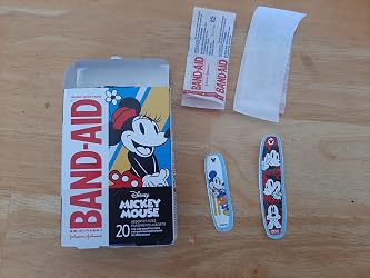 Amazon.com: Band-Aid Brand Adhesive Bandages for Minor Cuts & Scrapes ...