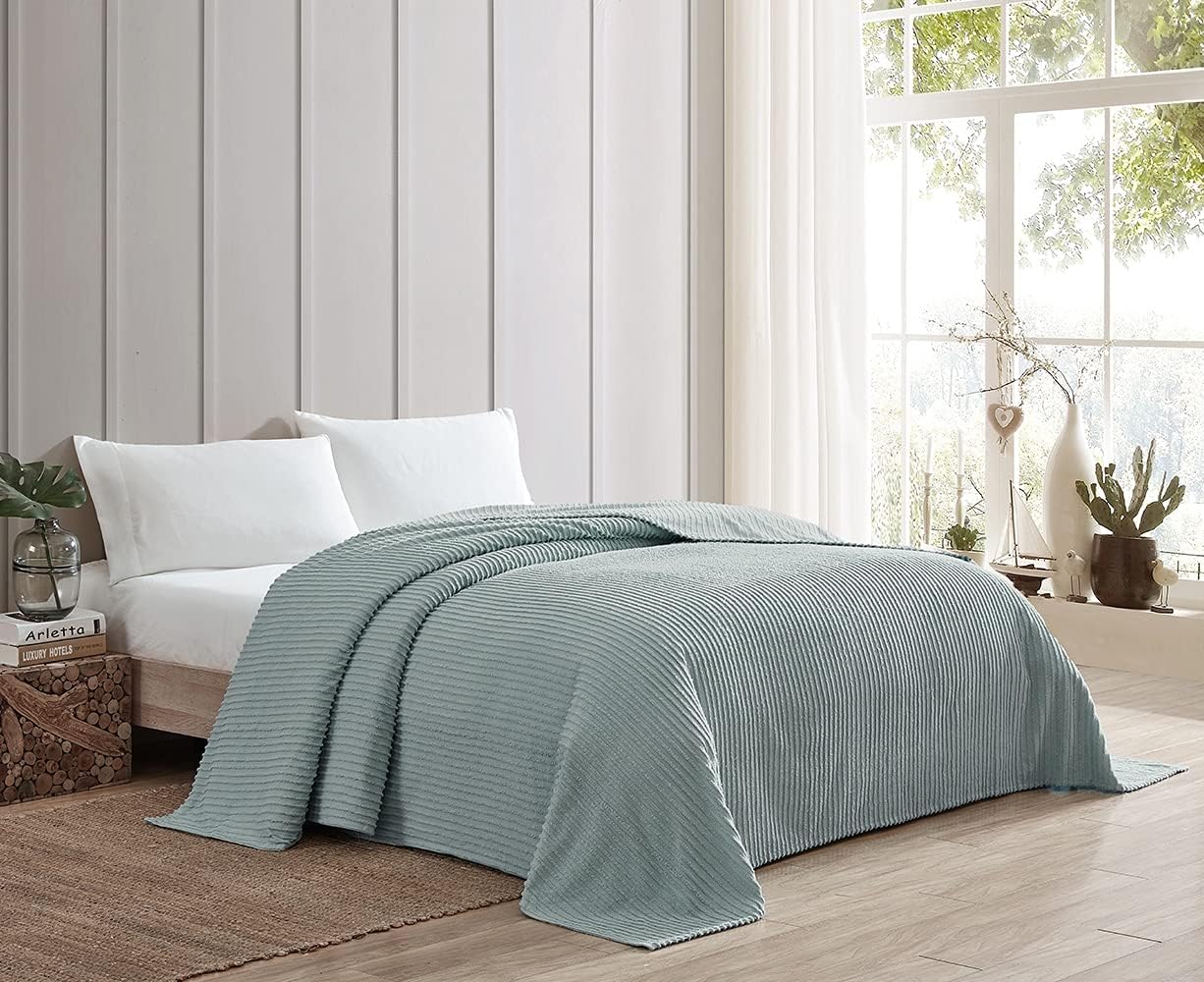Amazon.com: Beatrice Home Fashions Channel Chenille Bedspread, Queen ...