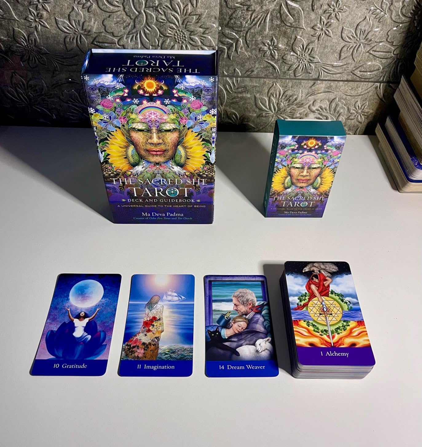 The Sacred She Tarot Deck and Guidebook: A Universal Guide to the Heart of Being : Padma, Ma ...