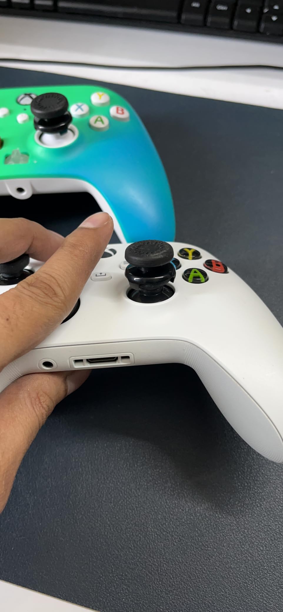 AmazonBasics Xbox One Controller Thumb Grips And Trigger Extender ...