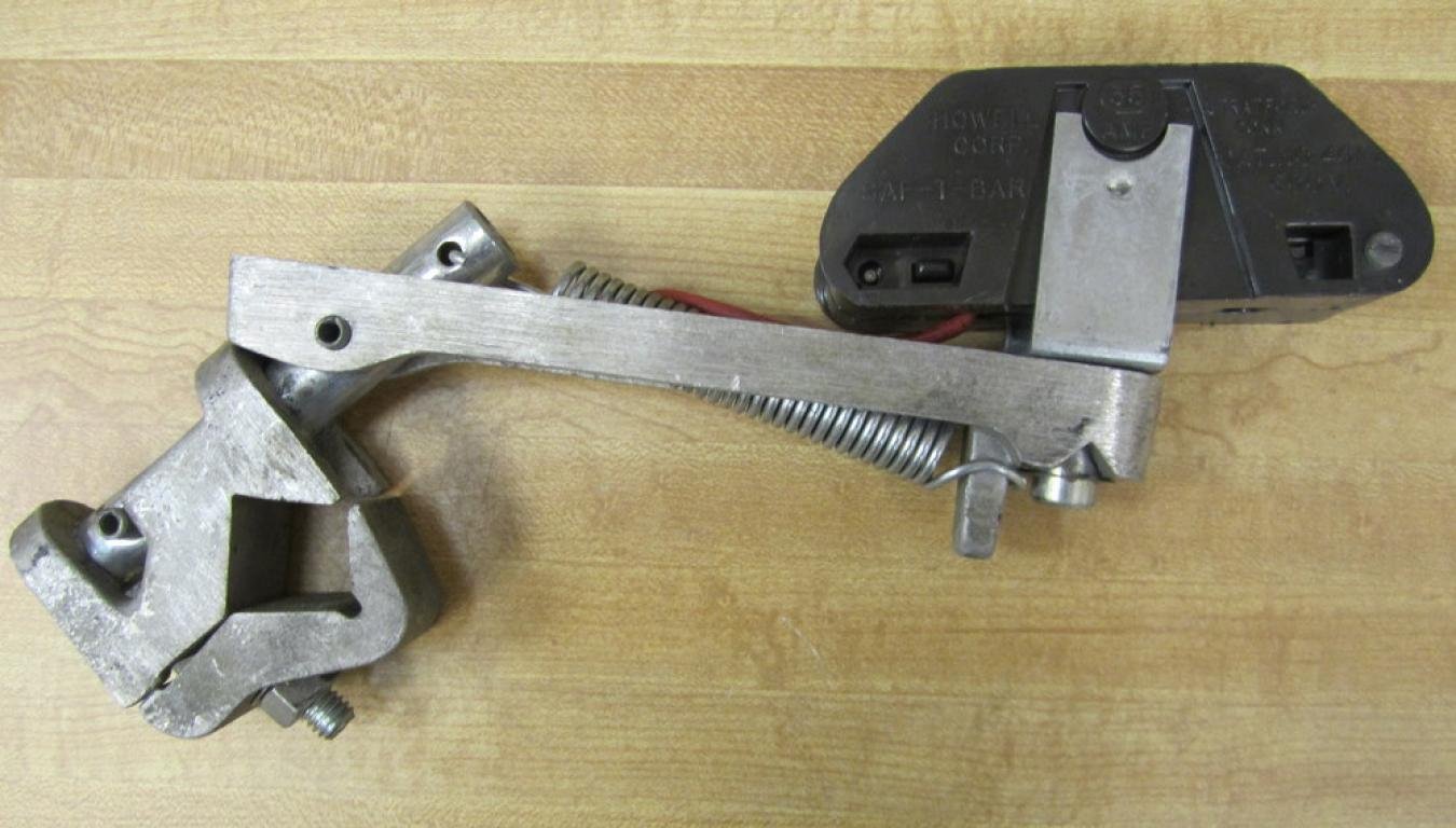 Howell SAF-T-BAR 401-1 Plus Linkage 35A 600V: Amazon.com: Industrial ...