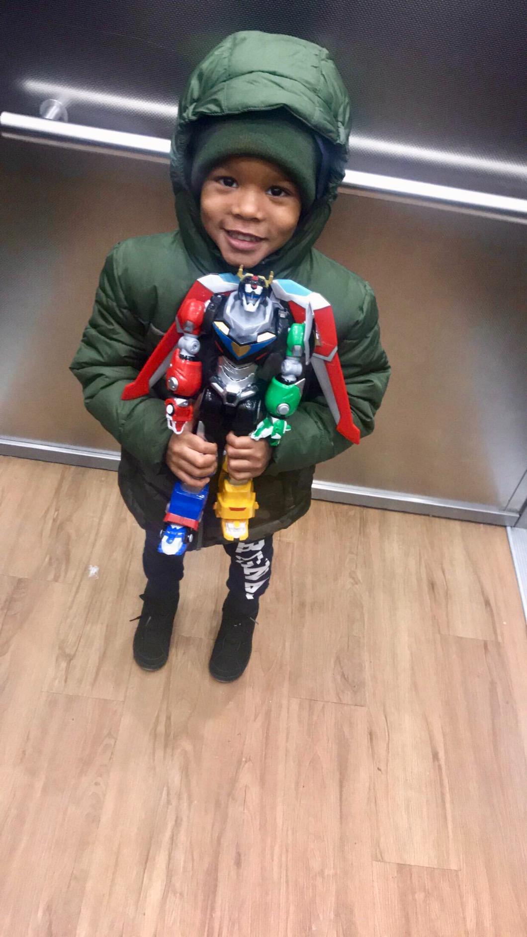 Amazon.com: Voltron Ultimate 14" Electronic Figure : Playmates: Toys ...