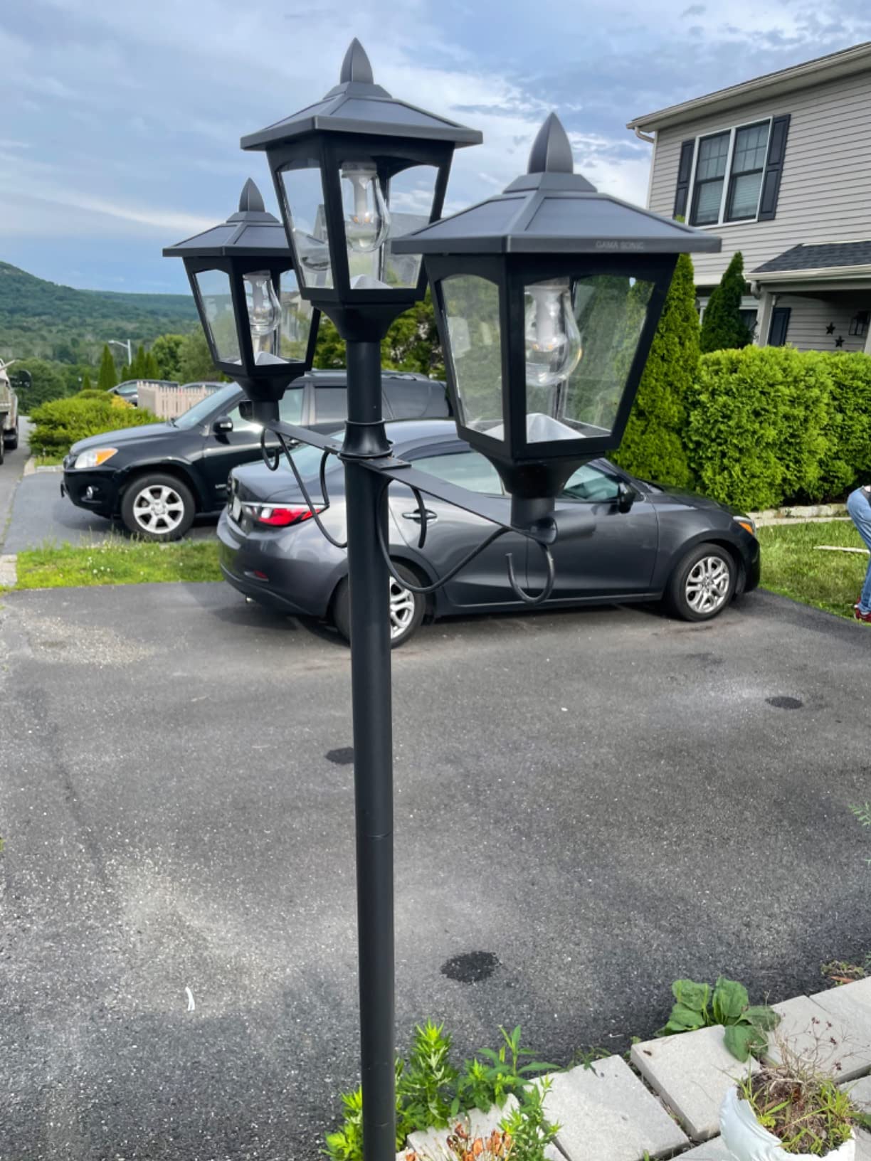 Amazon.com : Gama Sonic Triple Head Solar Lamp and Post Set with Round ...