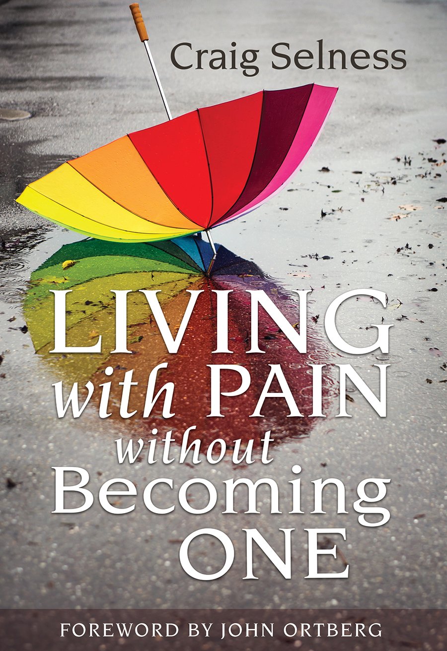 Amazon.com: Living With Pain Without Becoming One: 9781683970286 ...