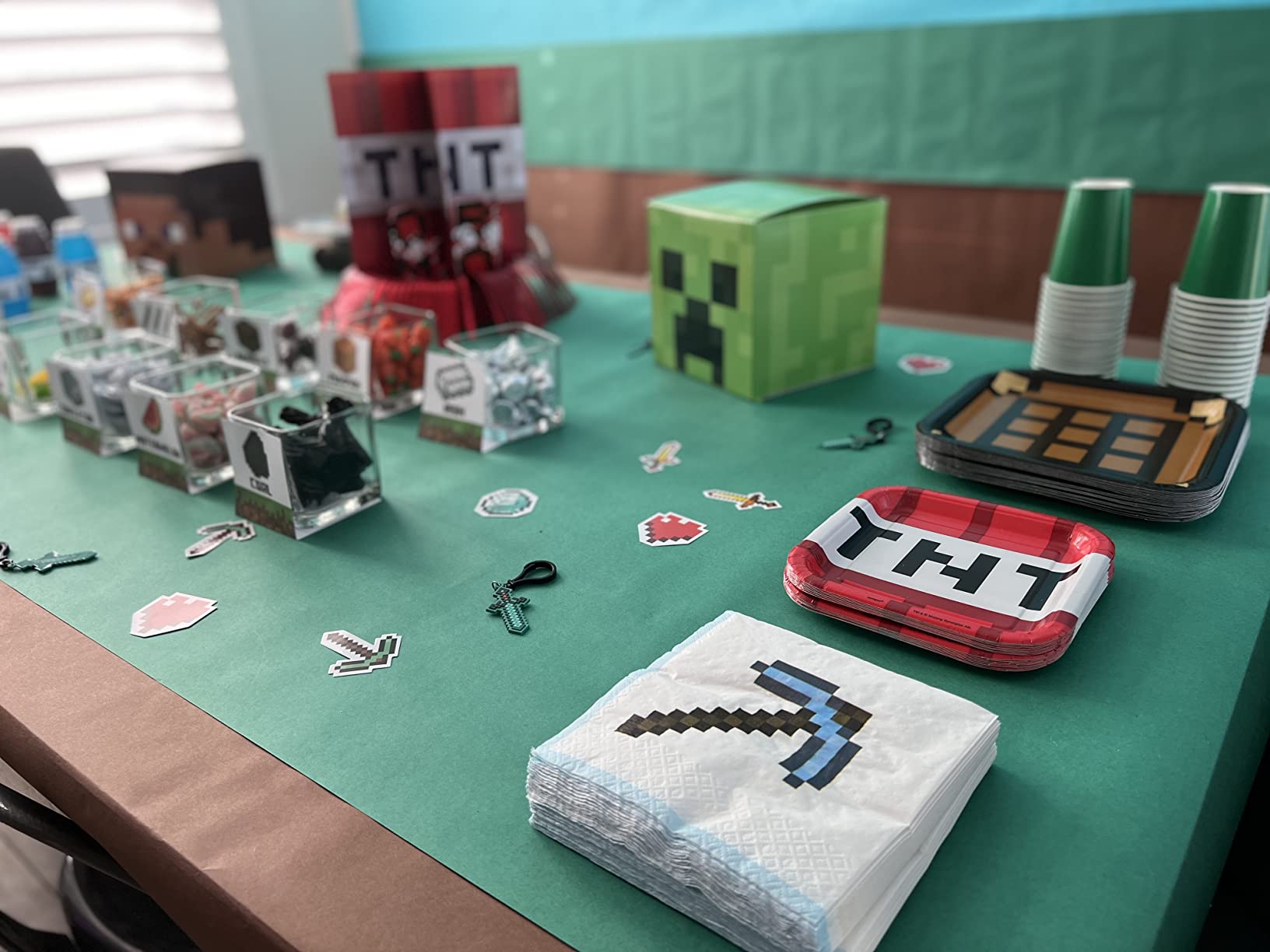 Amazon.com | Multicolor Minecraft Square Dinner Plates (9") 8 Count ...