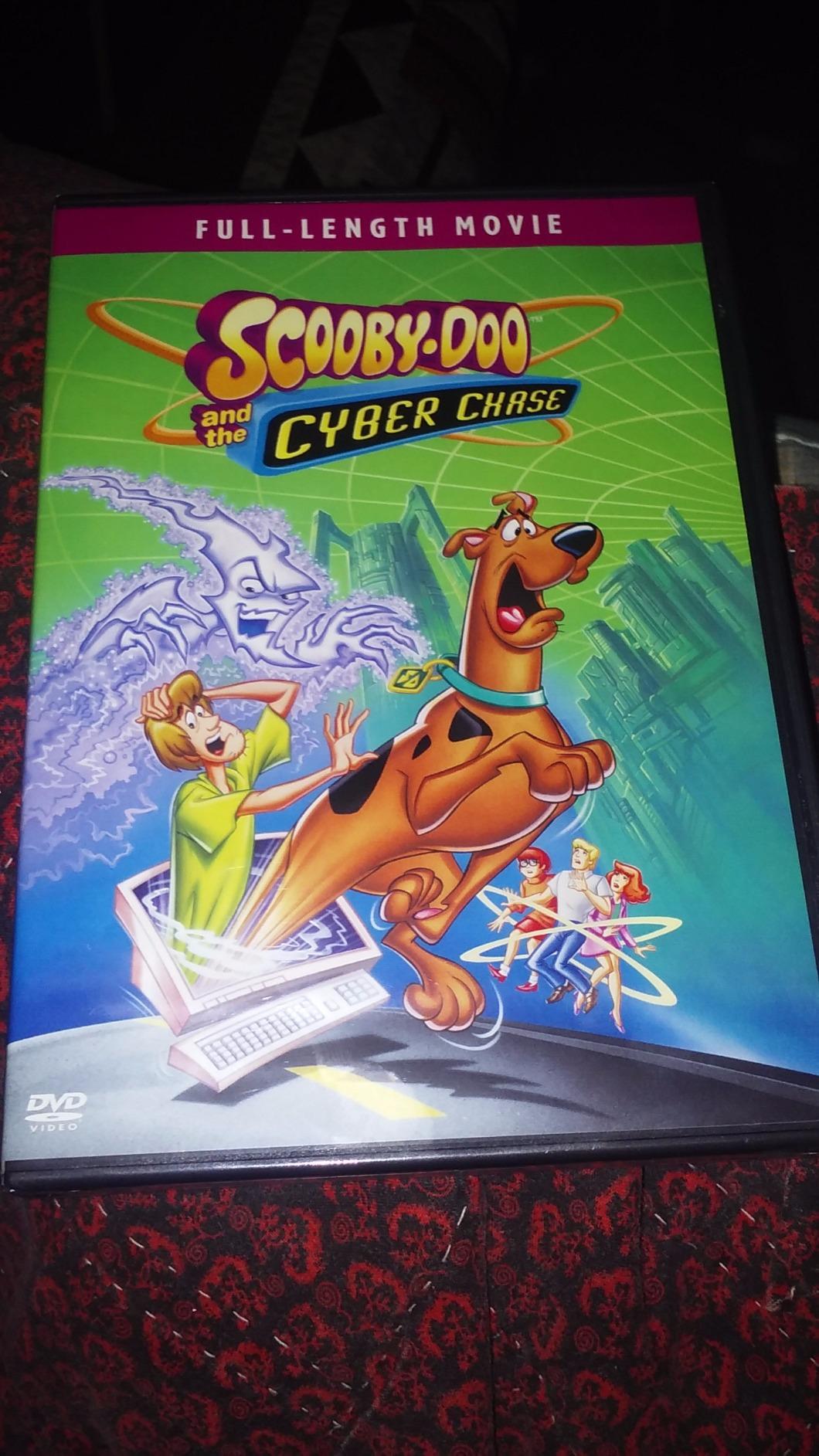 Amazon.com: Scooby-Doo and the Cyber Chase (Mini-DVD) : Scott Innes ...