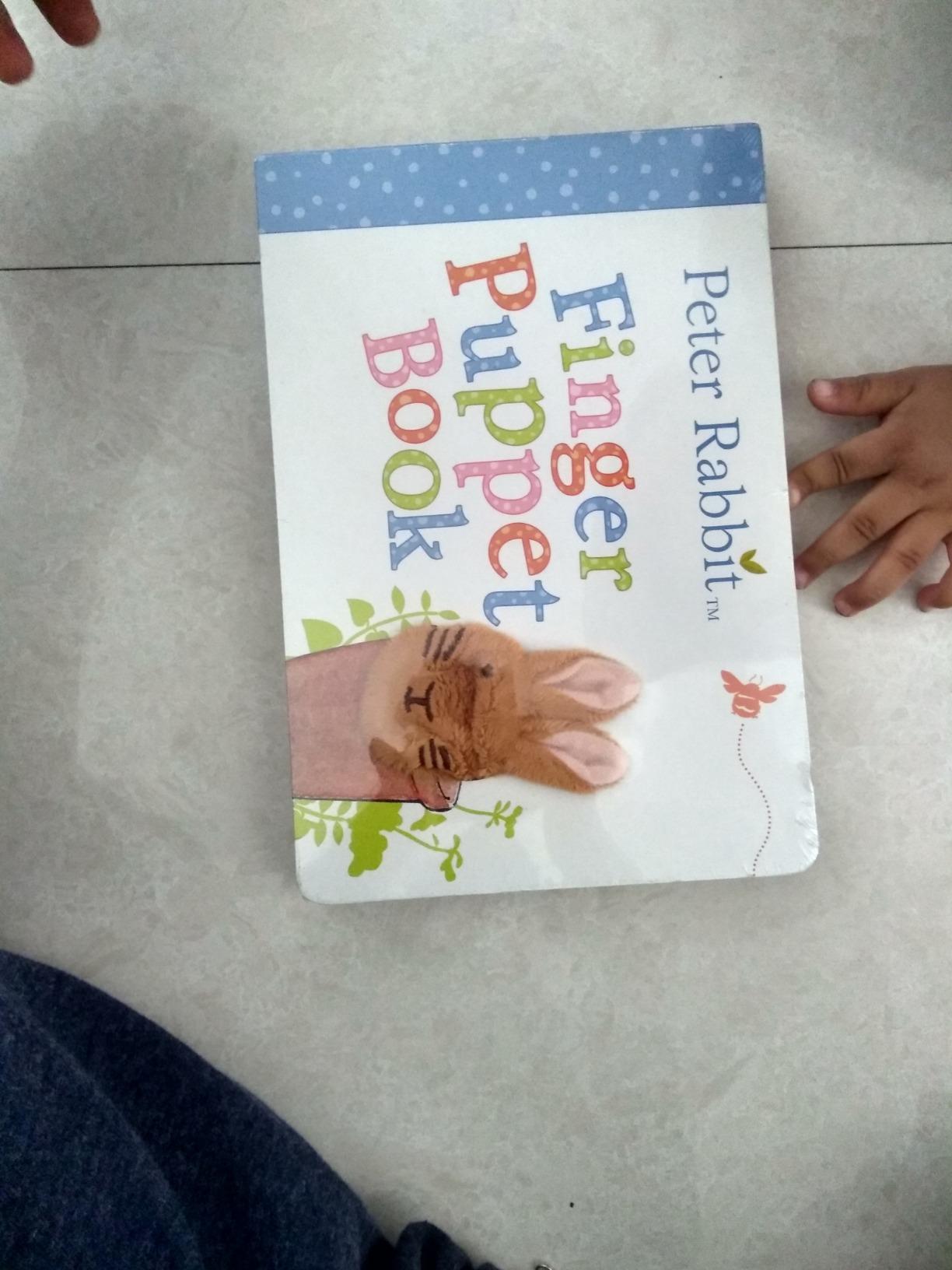 Peter Rabbit Finger Puppet Book : Potter, Beatrix: Amazon.in: Books