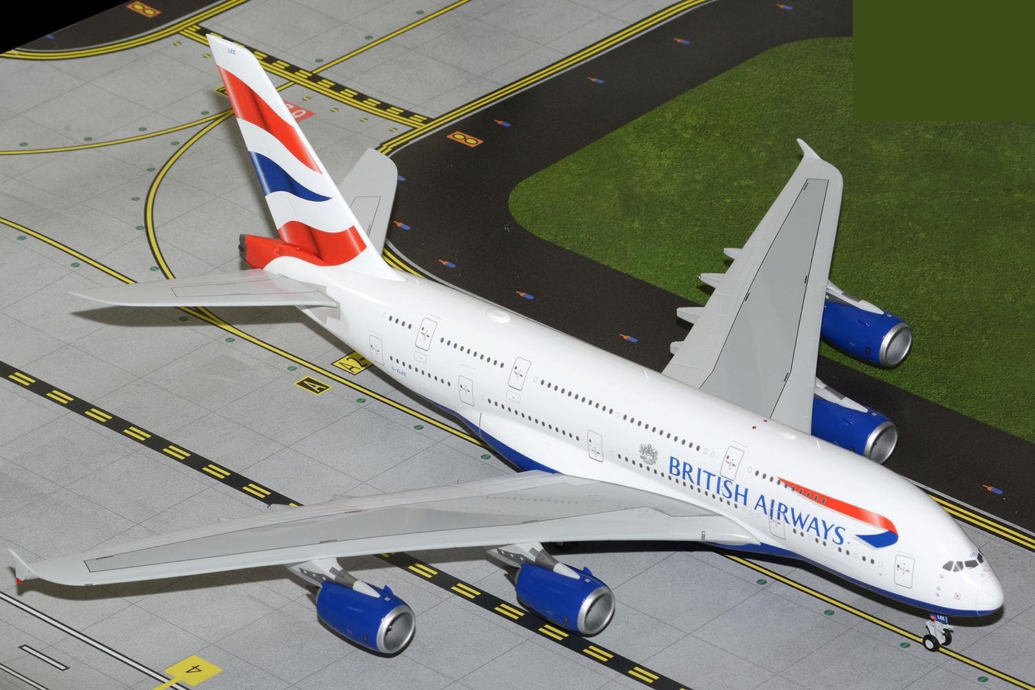 Amazon.co.jp: GeminiJets G2BAW1340 ブリティッシュエアウェイズエアバス A380 G-XLEE;スケール 1 ...
